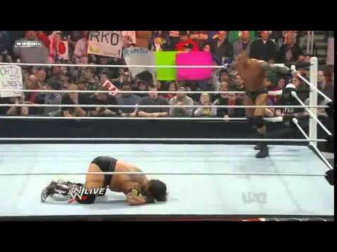 WWE RAW 31/1/11 RANDY ORTO UNA PATADA AL CRANEO A Husky EN ESPAÑOL ...