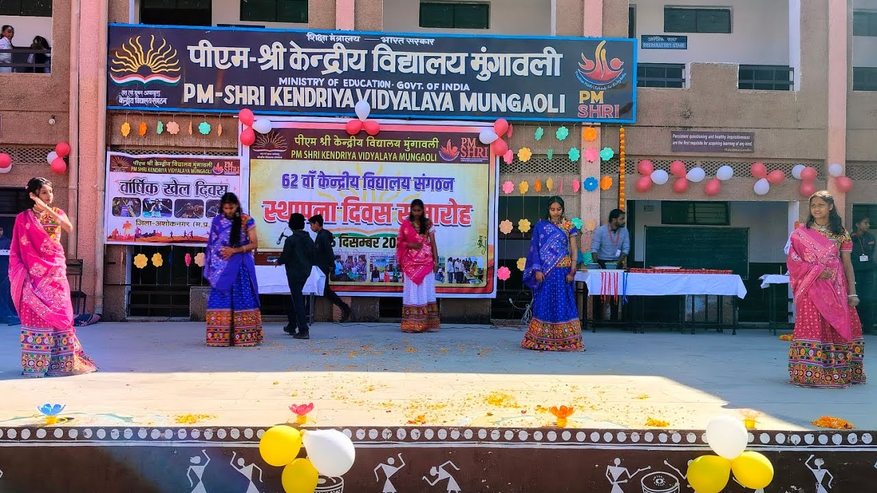 GROUP DANCE BY CLASS 9TH B GIRLS - YouTube