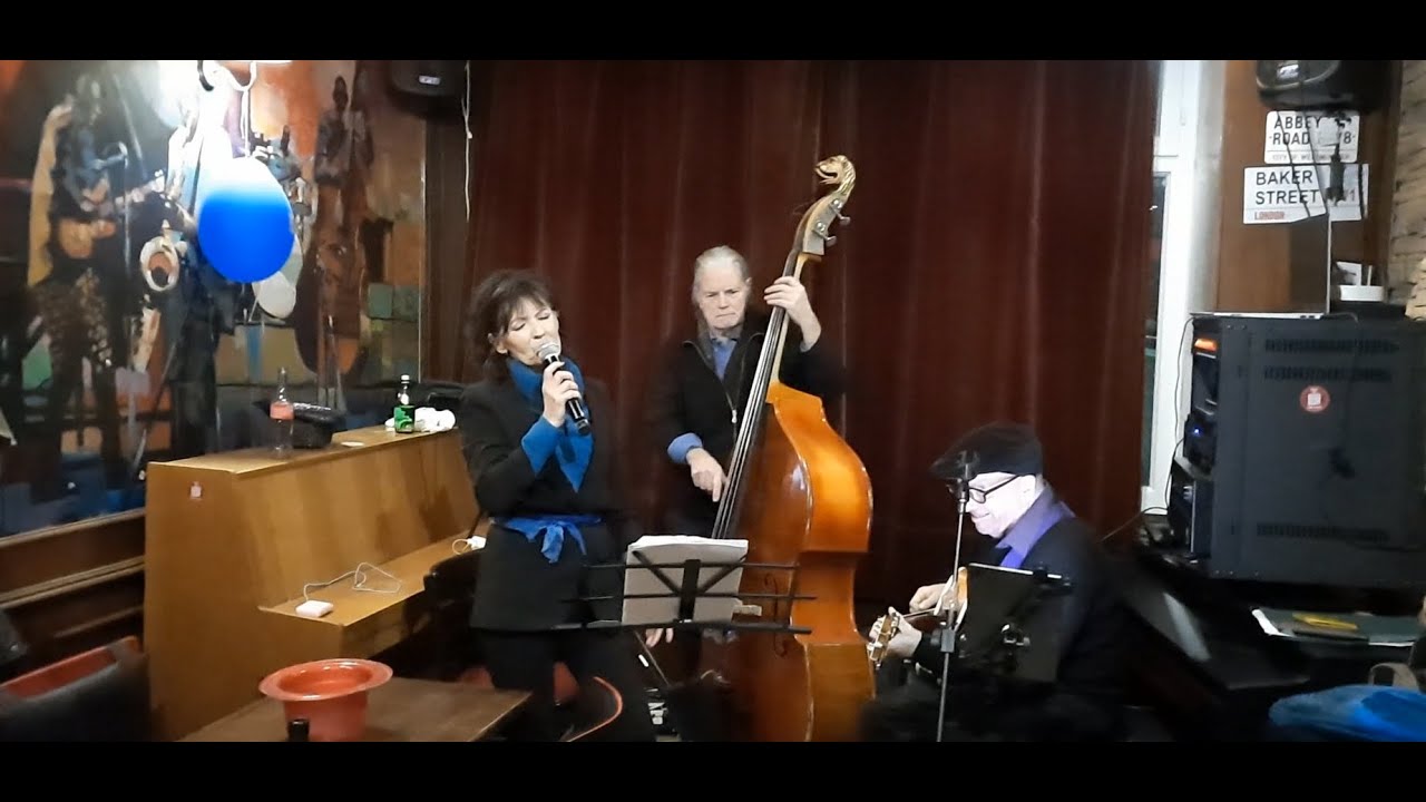 Isa chante "Personal Manager" - JAM - YouTube