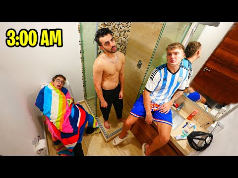 EL ULTIMO EN SALIR DEL BAÑO SE GANA $10.000!