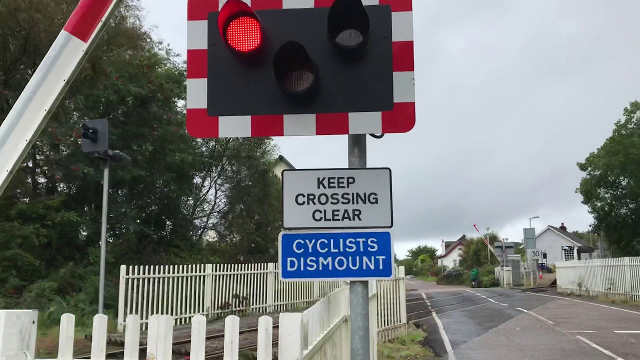 *Steam* Morar Station Level Crossing (Highland) Friday 30.08.2019 - YouTube
