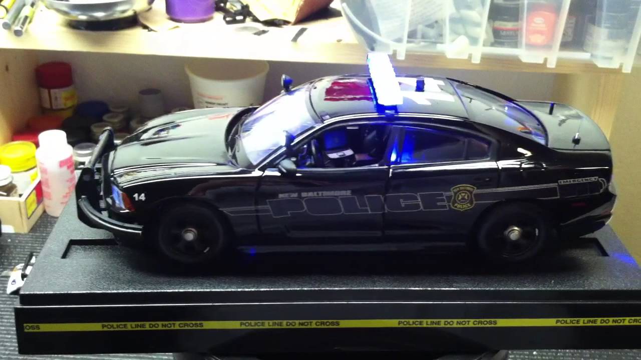 1:24 New Baltimore police charger with LEDs - YouTube
