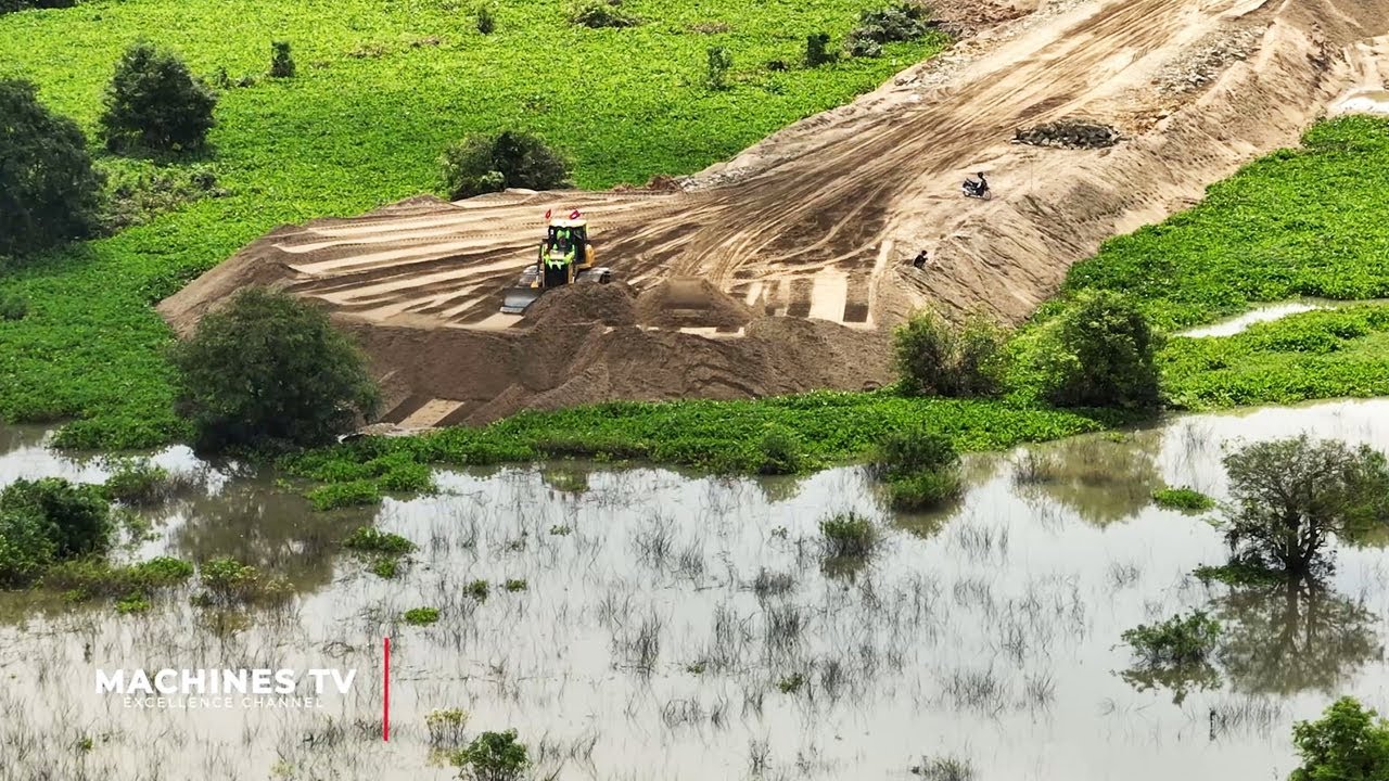 Great Work Sand Filling Up New Road Construction Technology Bulldozer ...