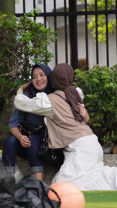 sosial eksperimen minta peluk bakal dikasih ga yaa 🥺 - YouTube