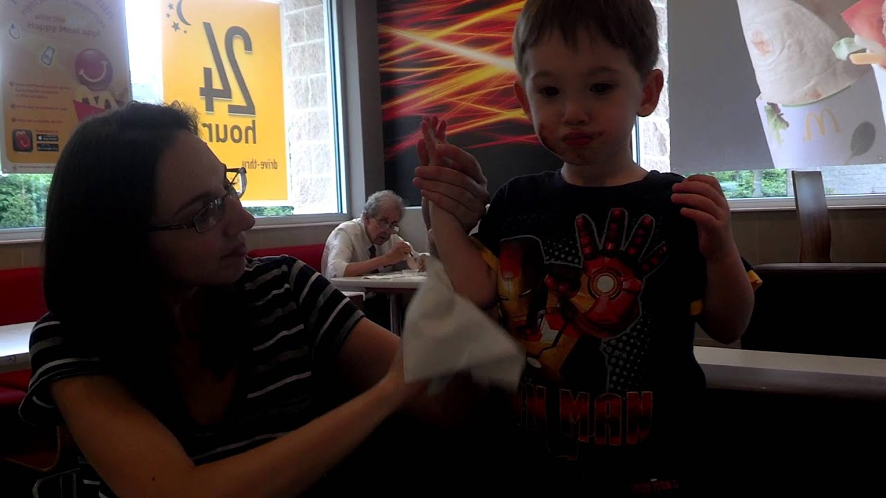 McDonalds and 100 napkins - YouTube
