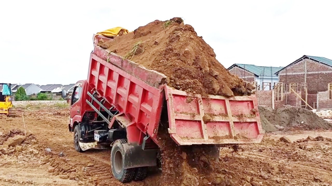 Dump Truk Toyota Dyna 130Ht Nyaris Kehabisan Nafas Amblas Saat Jomplang ...