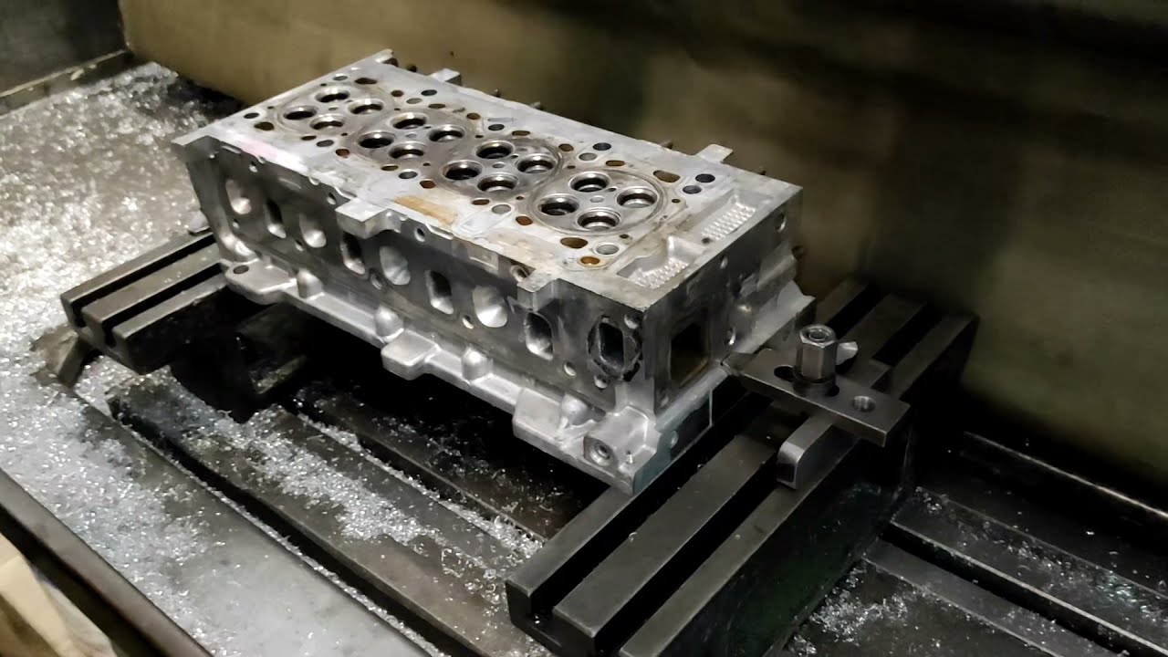Kako se radi obrada glave motora - YouTube
