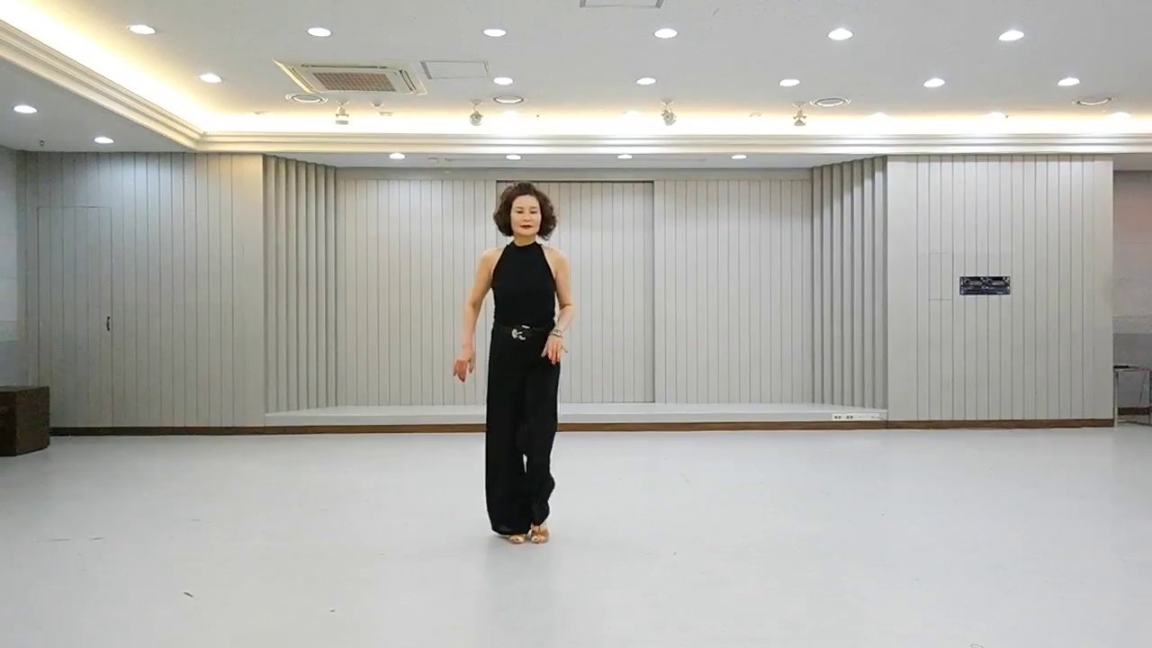 Blue Umbrella Blues Line Dance by April Coady 2017 - YouTube