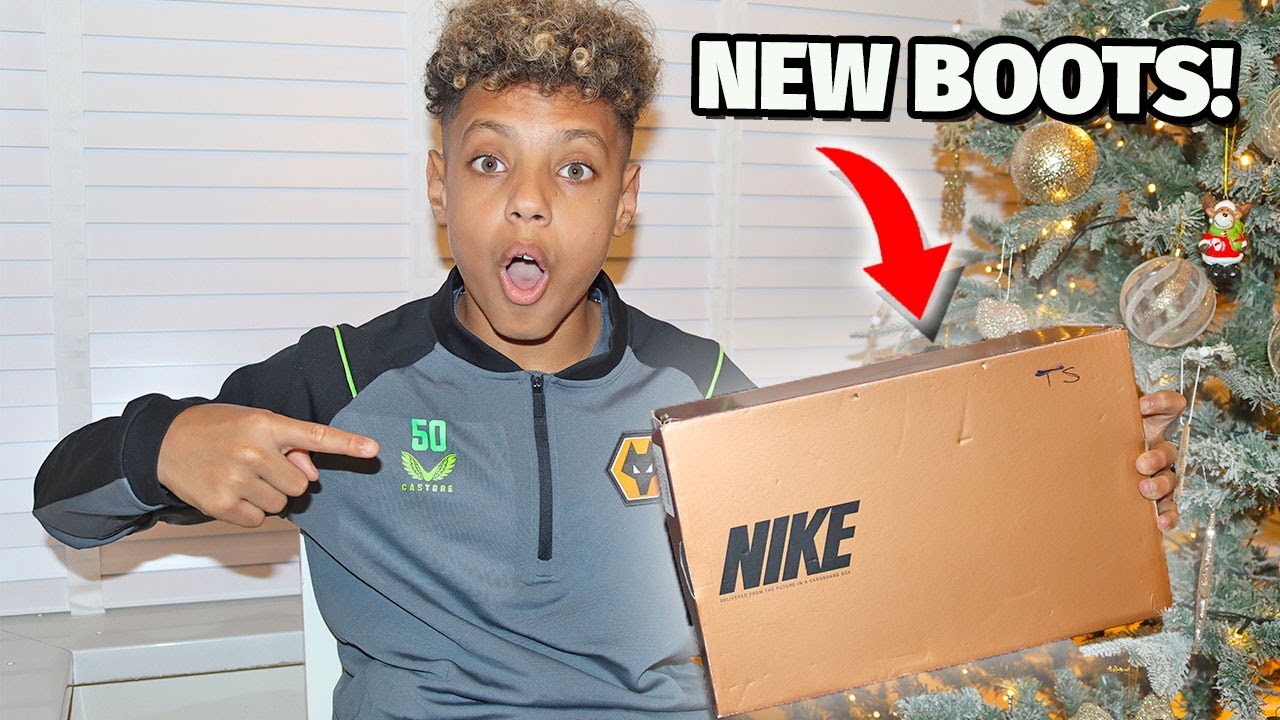 UNBOXING FOOTBALL BOOTS | PLAYING FOR MY NEW TEAM!! - YouTube