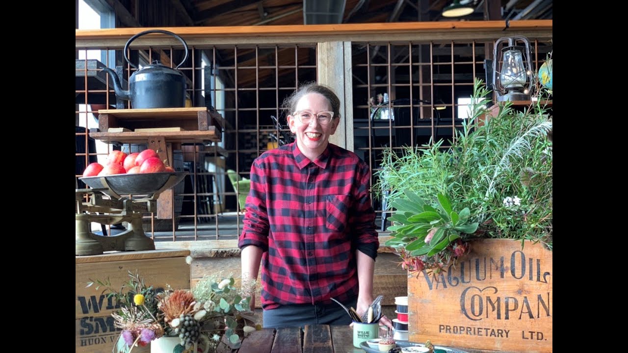 How to make a Mid-Winter pagan crown - YouTube