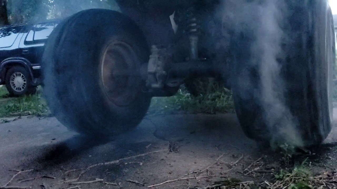 ATV/4wheeler burnout like a boss. Little Yamaha doing it like a racecar ...
