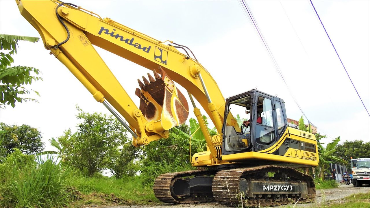 Pindad 200 Excavator Working On The Damage Dam On The River - YouTube