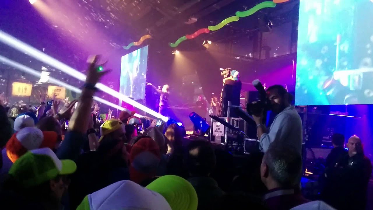 Gala @God save the 90s - YouTube