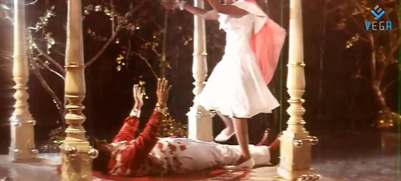 Em Vanoo (Naari Naari Naduma Murrari) - YouTube