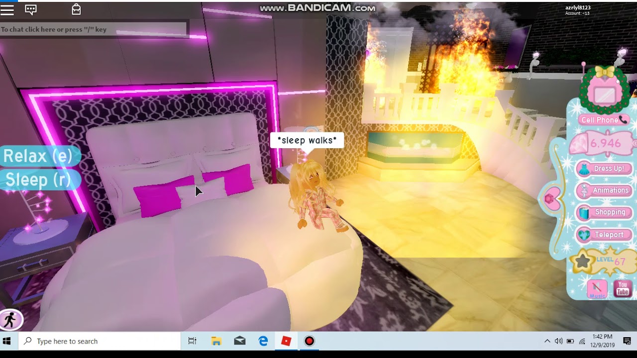 chirstmas horror (royale high roleplay) - YouTube