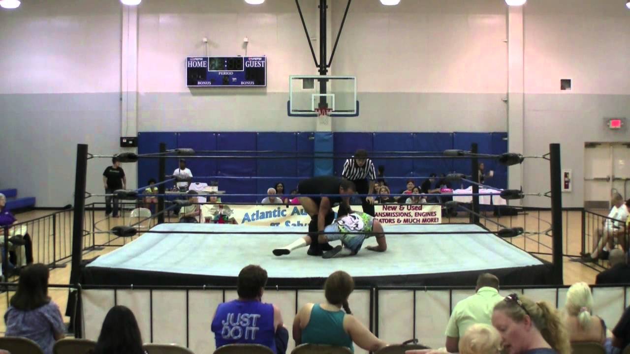 Vinnie DaMoochie vs Beau Crockett - YouTube