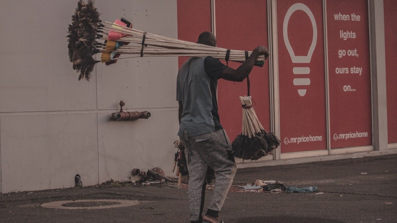 Akanamali (EyeRonik Remix) - Sun-El feat. Samthing Soweto - YouTube