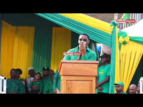 RAIS SAMIA APIGA SIMU NA KUONGEA NA WANANCHI MOSHI - YouTube