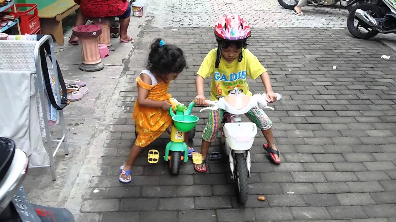 Belajar naik sepeda - YouTube