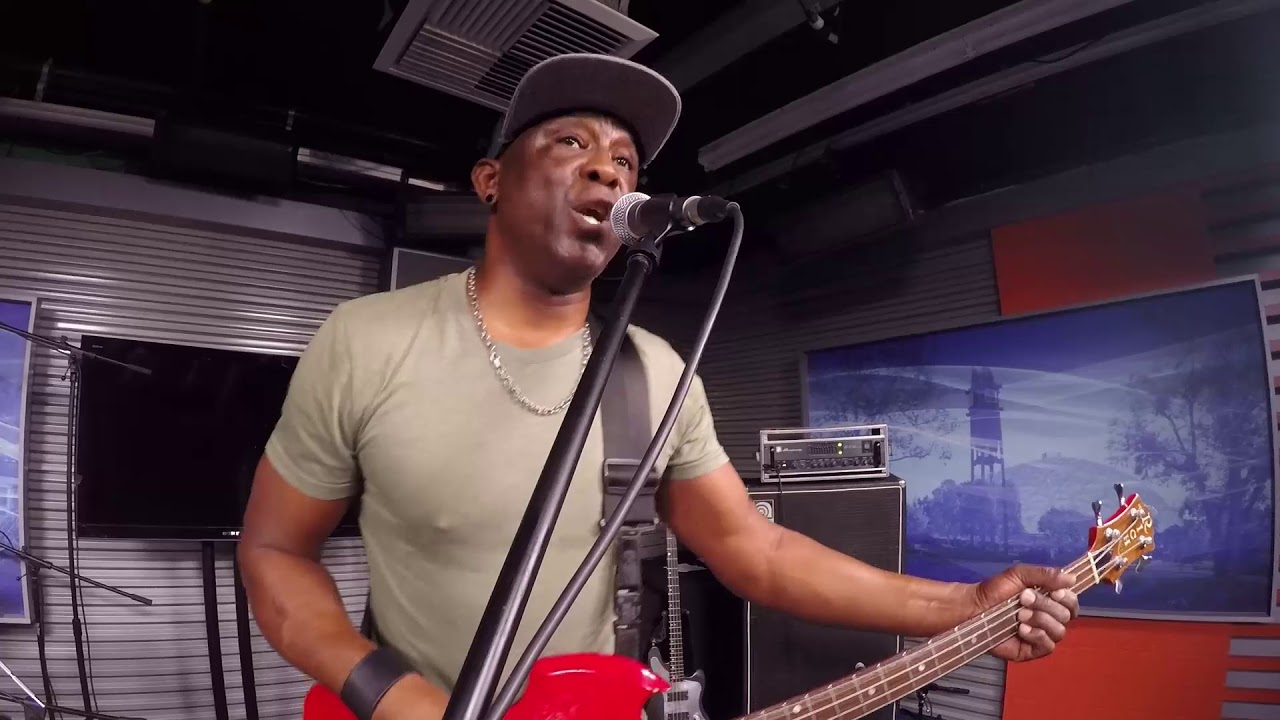 Chris Swann - Tell Me (Live on NSSR) - YouTube