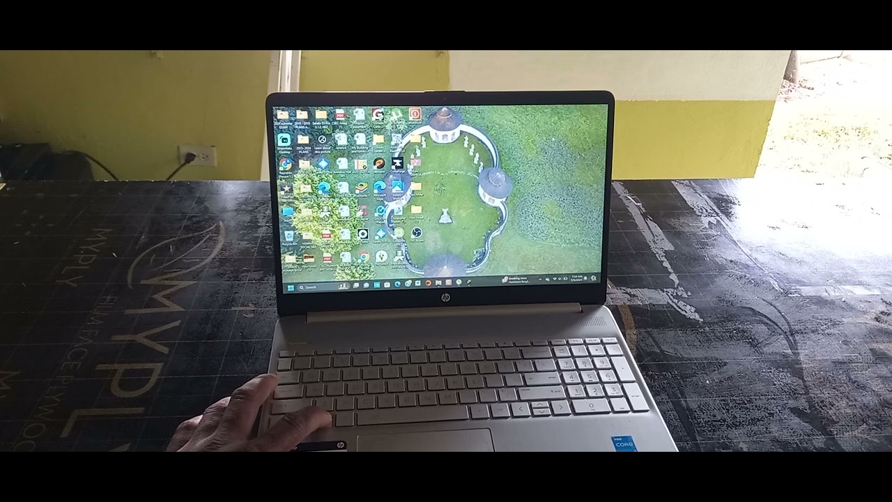 How To Hide Computer Screen From Someone Who Comes Around You - YouTube