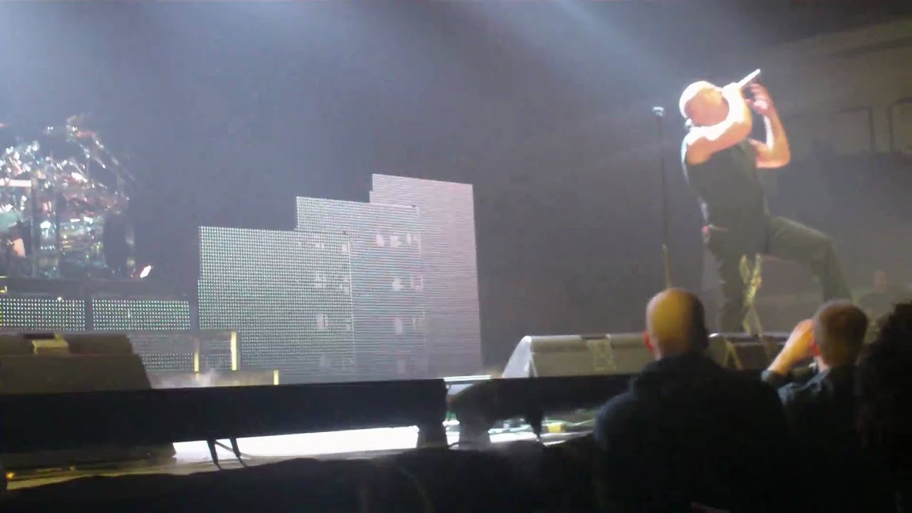 Disturbed Intro/ asylum live - YouTube