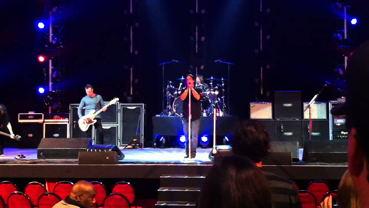 Creed - Beautiful (sound check) - 4/13/2012 Chicago Theatre - YouTube