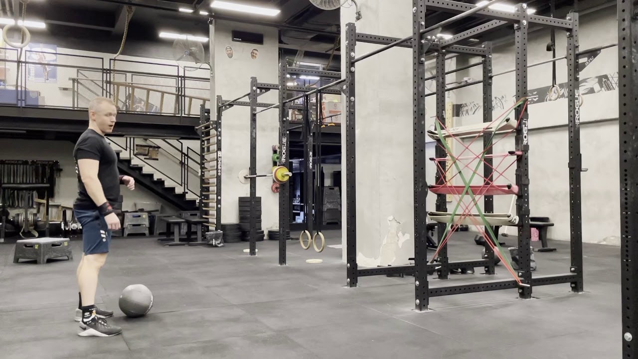 Med Ball Squat Push-out - YouTube