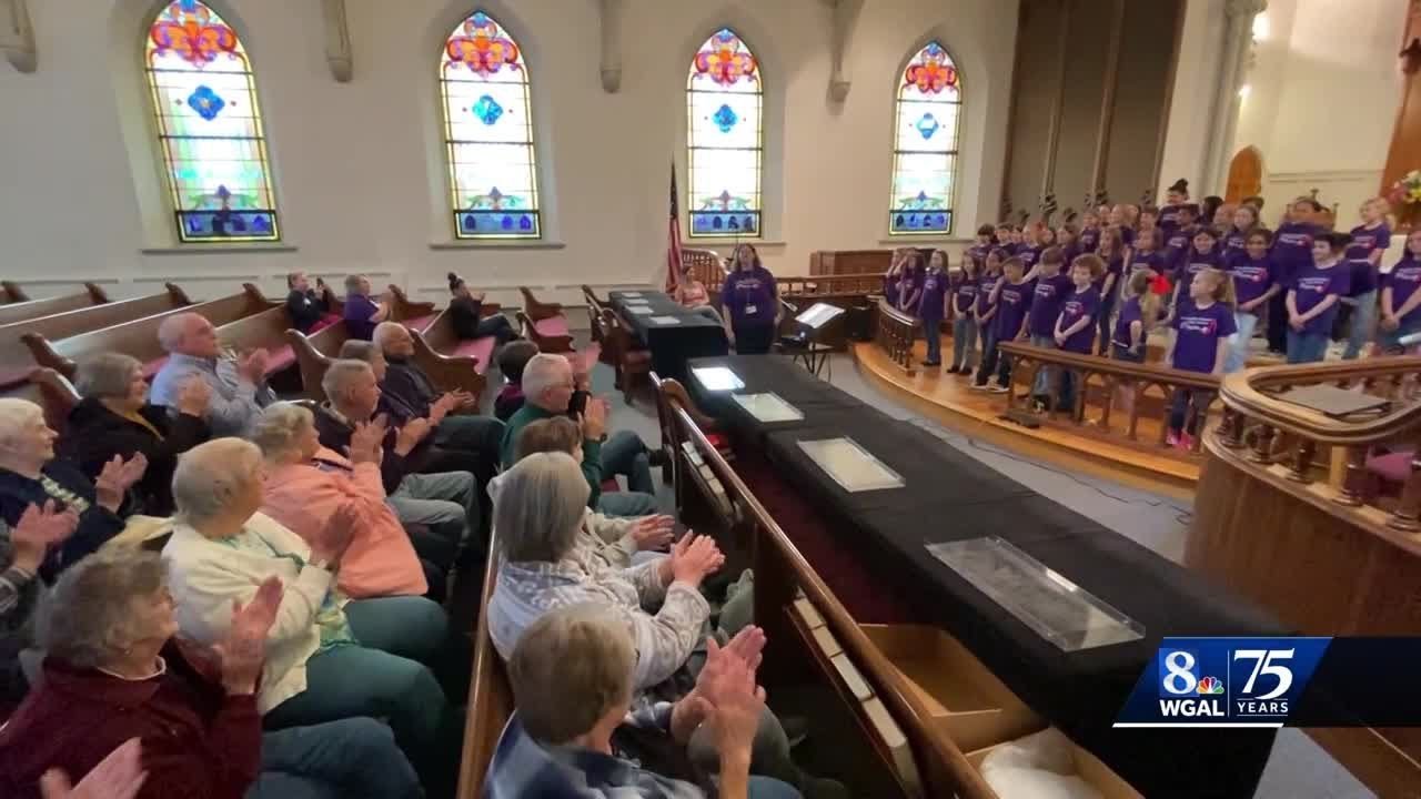 Student choir performs for special audience - YouTube