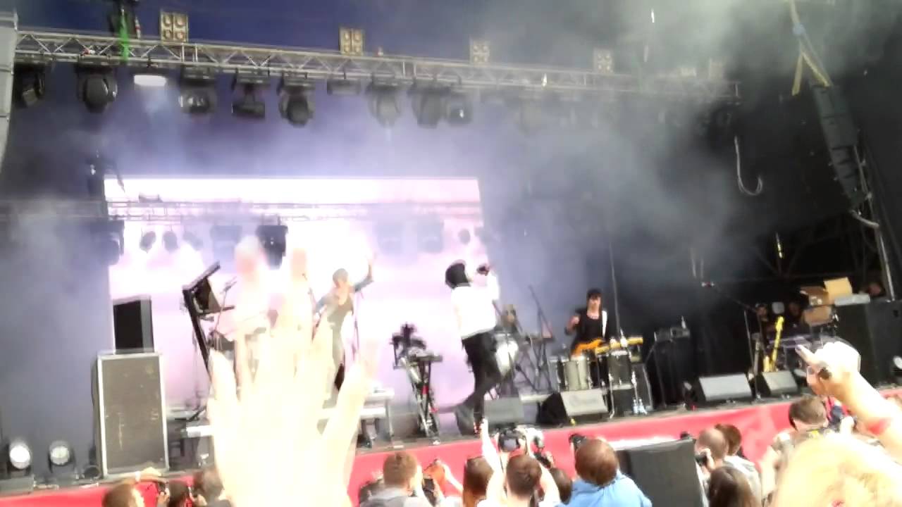 IAMX - Intro + Kiss and swallow Live @ Lviv 2013 - YouTube