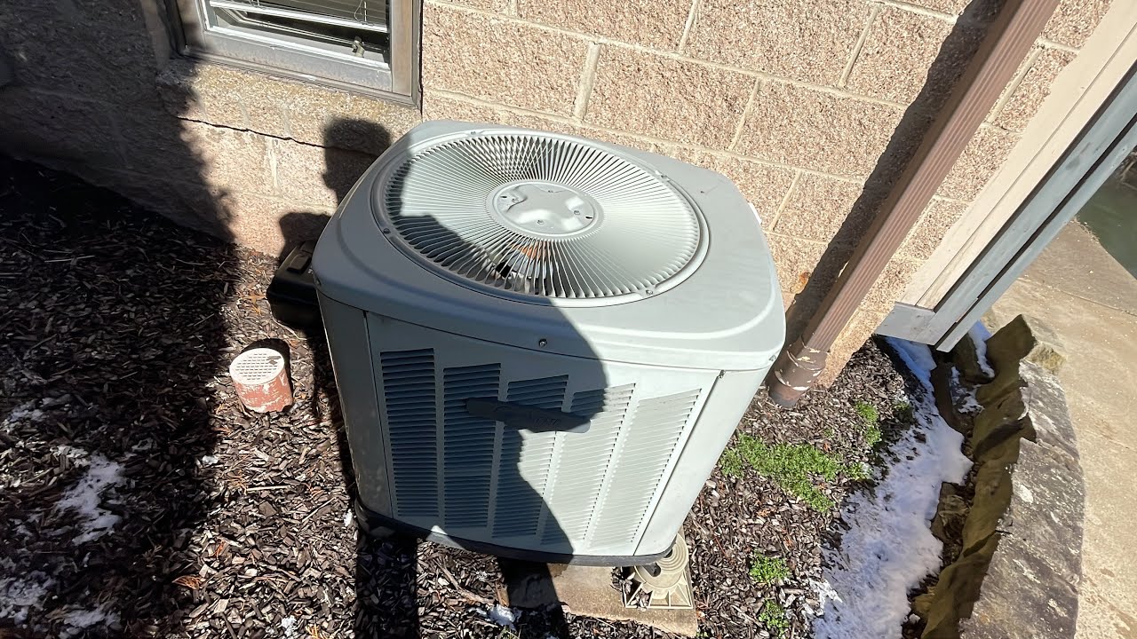 2004 2 Ton Trane XB10 - Defrost Cycle (With Steam) - YouTube
