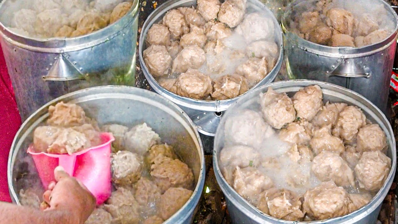 PALING MURAH GAK ADA LAWAN! JUALAN BAKSO CUMA 5 RIBUAN DITENGAH SAWAH ...