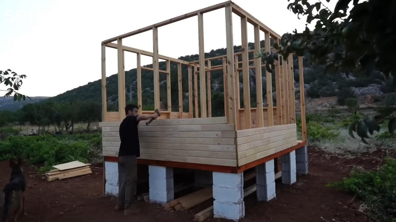 The young man built a wooden house on the mountain by himself ...