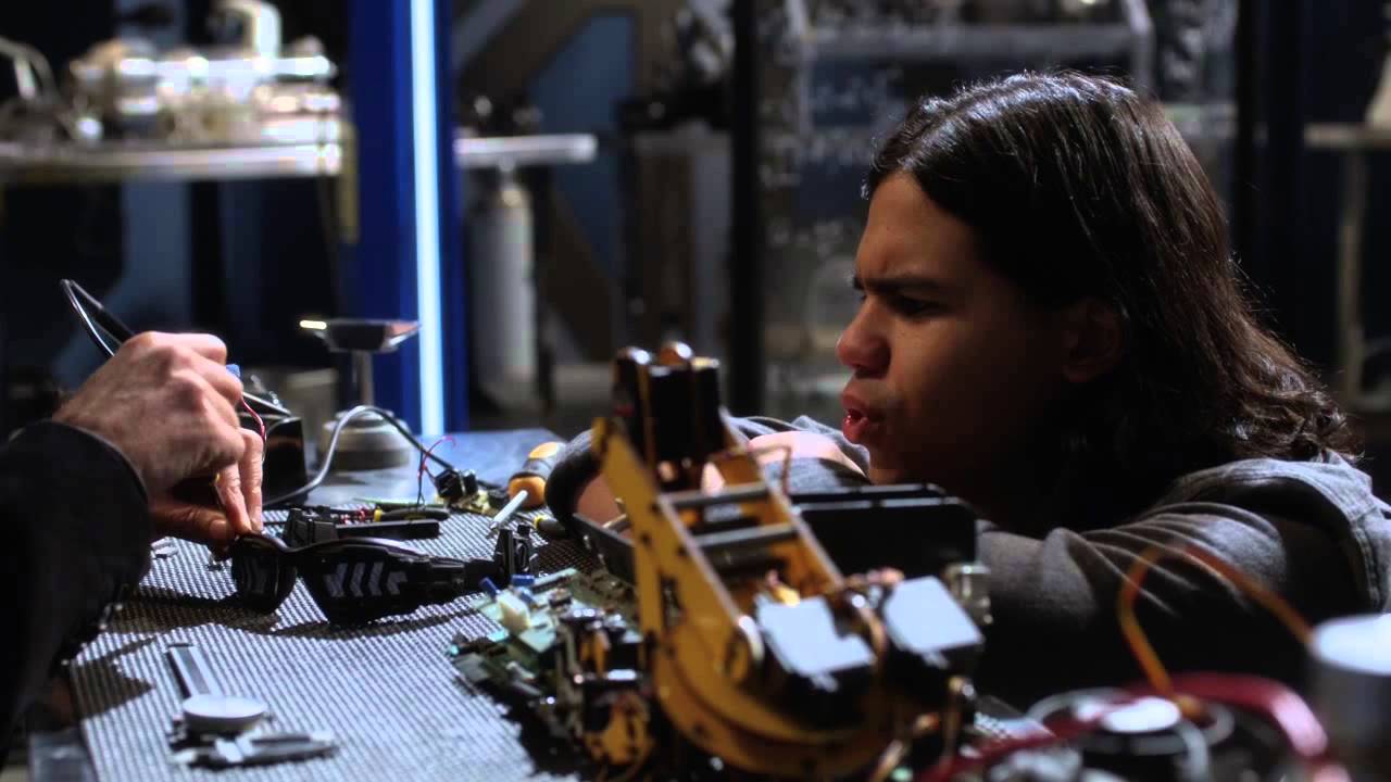 The Flash 2x11 : Cisco vibes - YouTube