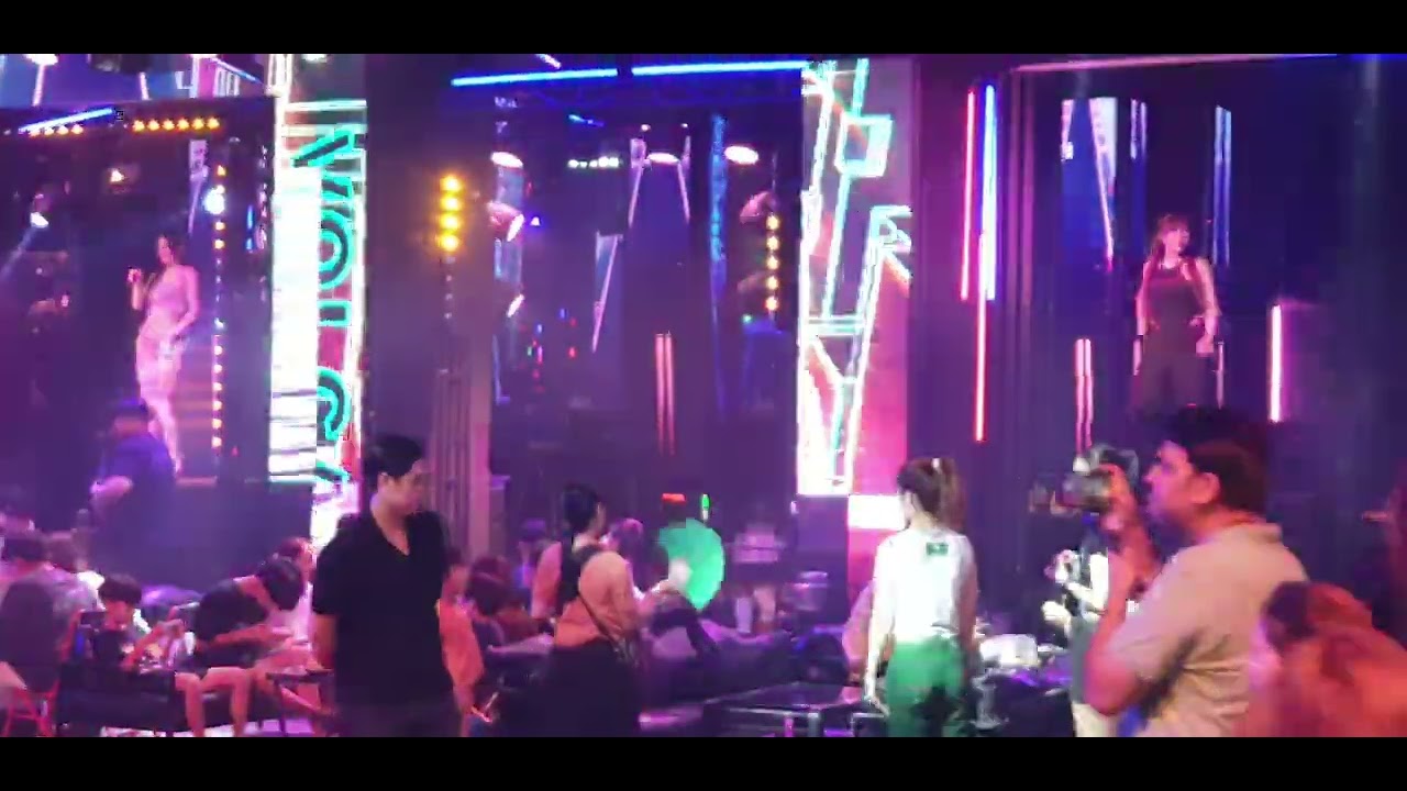 Girls Dancing Bui Vien Walking Street Glow Sky Bar Saigon Nightlife Ho ...