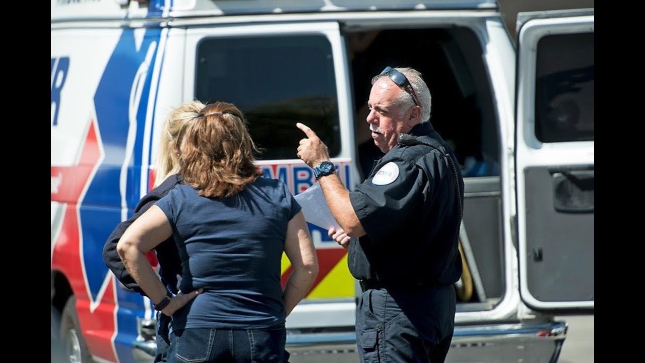 Community paramedics help those in a mental health crisis - YouTube