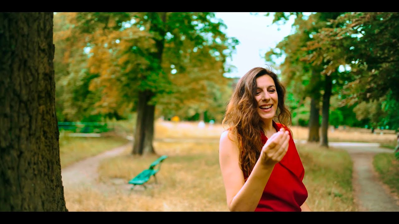 Cat Loris - La ronde des jurons (Georges Brassens) - YouTube