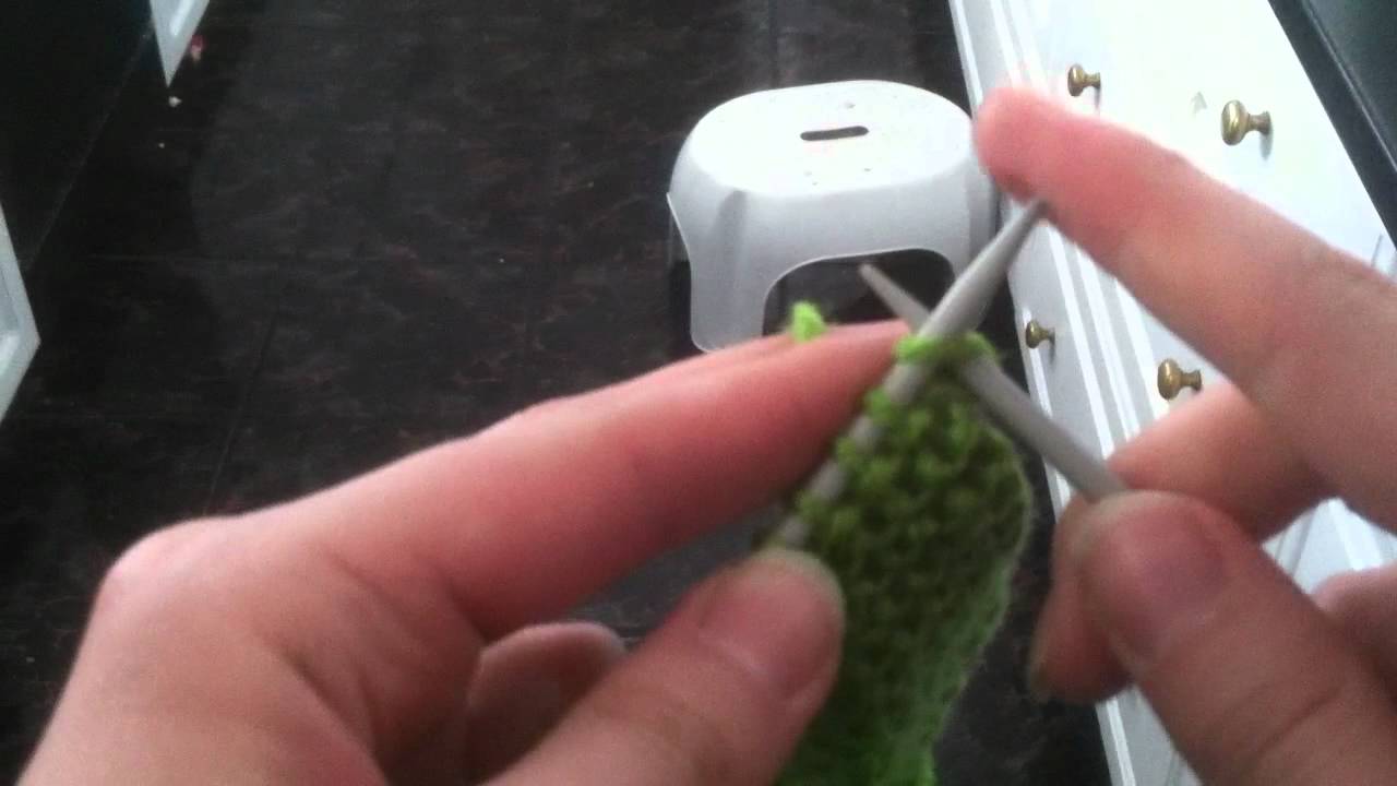 Helix Scarf Knitting How-To for Mom - YouTube