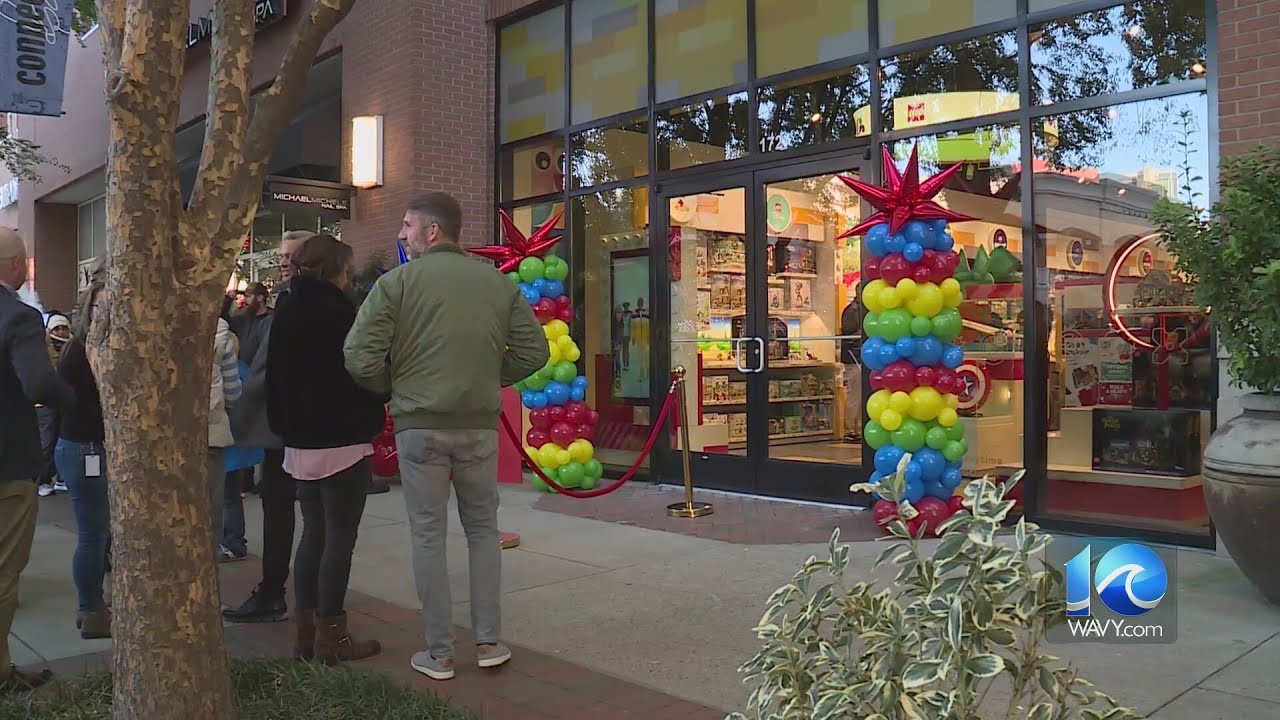 Lego Store opens in Virginia Beach - YouTube