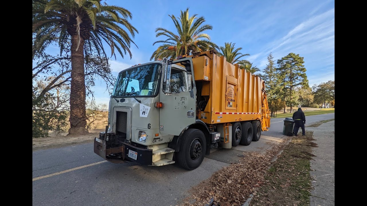 Bay Cities Refuse - Autocar WX64 Heil Formula 5000 Split Body rear ...