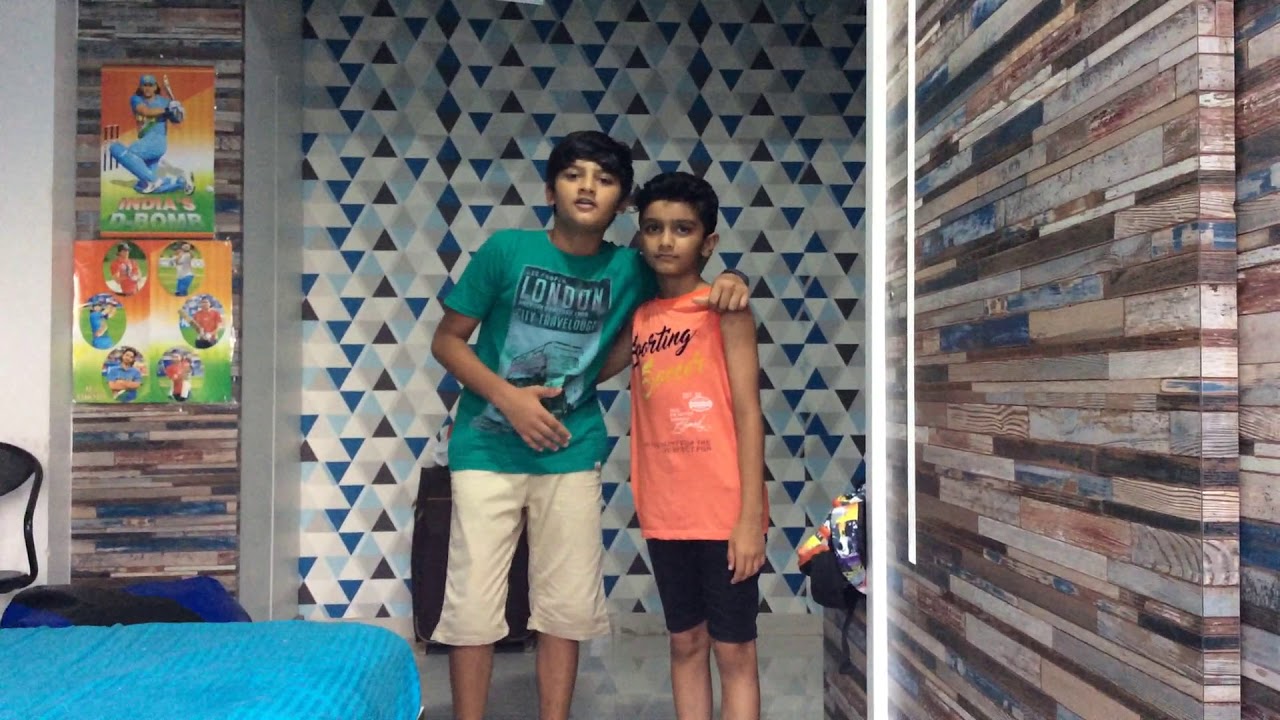 Spider man homecoming hand shake - YouTube