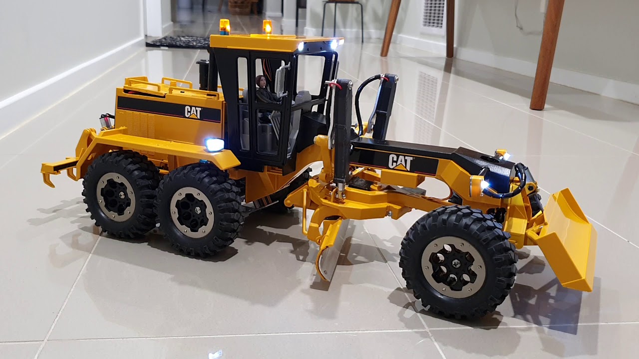 Bruder RC Motor Grader Caterpillar 160H Conversion - YouTube