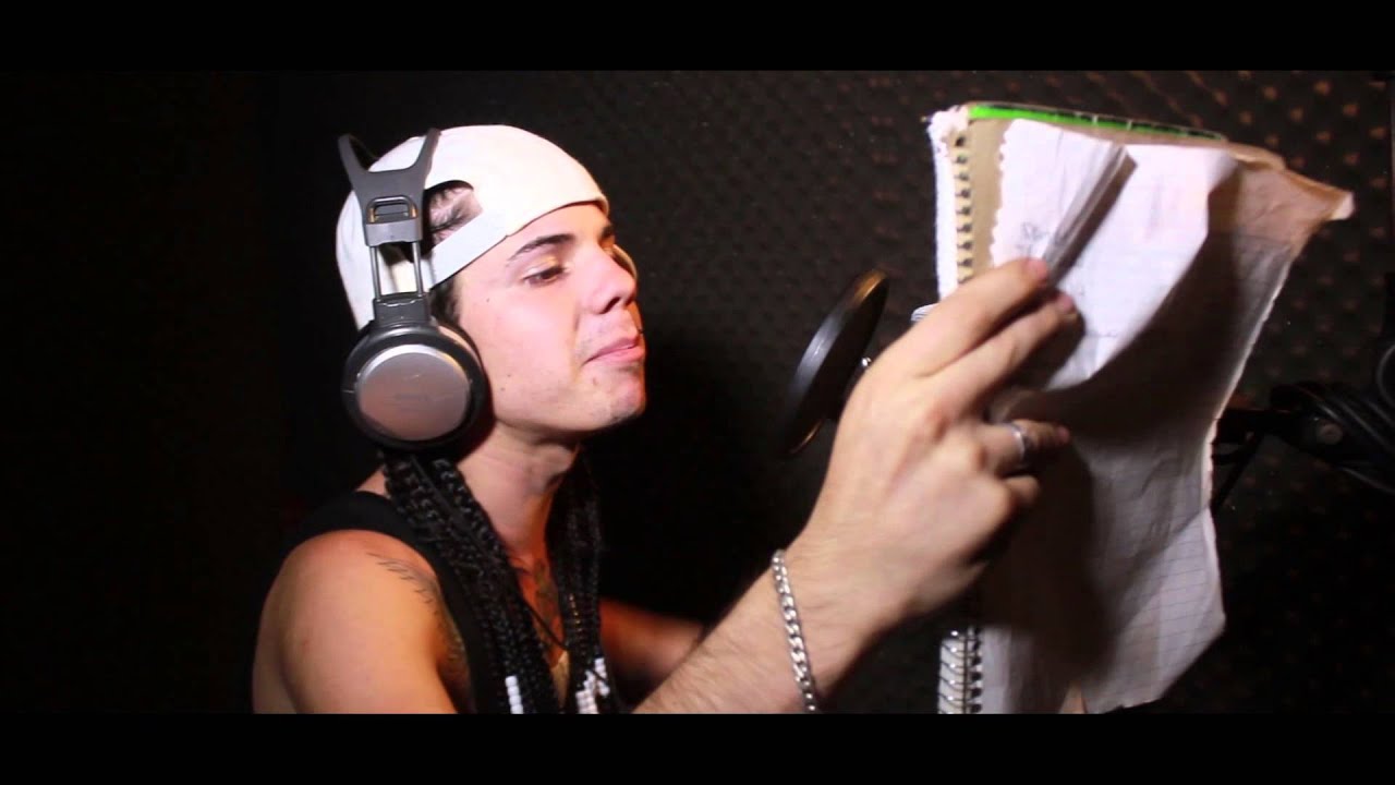 Maniako En El estudio Grabando - YouTube