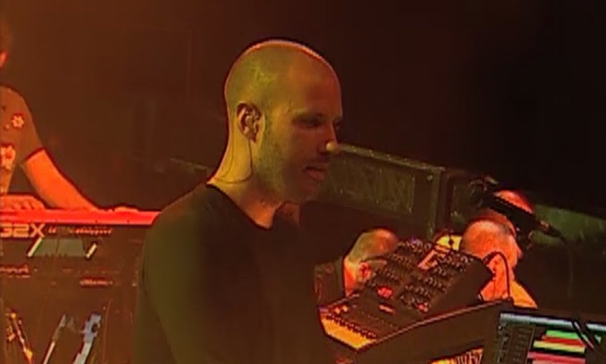 Alex Fokin RadioBand with Schiller "Ein Schoner Tag" - YouTube