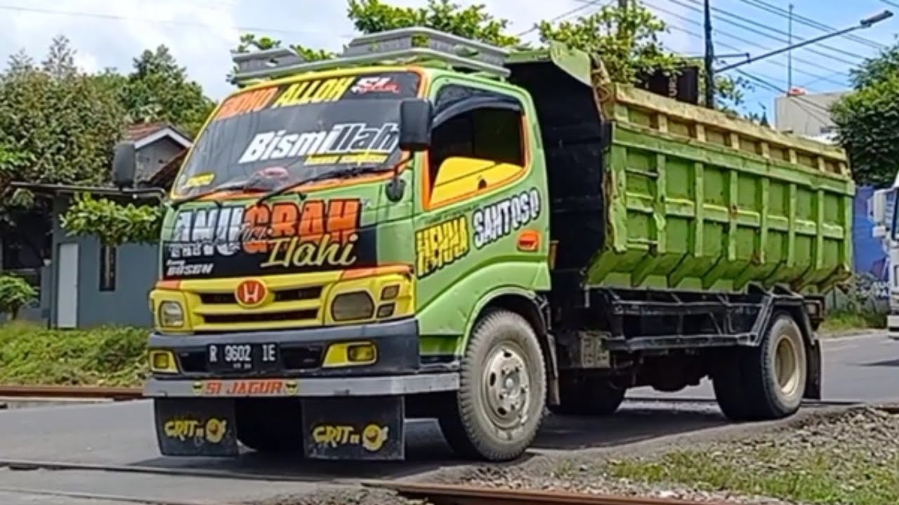 Mobil Truk, Mobil Kontainer, Mobil BBM, Mobil Sedan, Sepeda Motor - YouTube