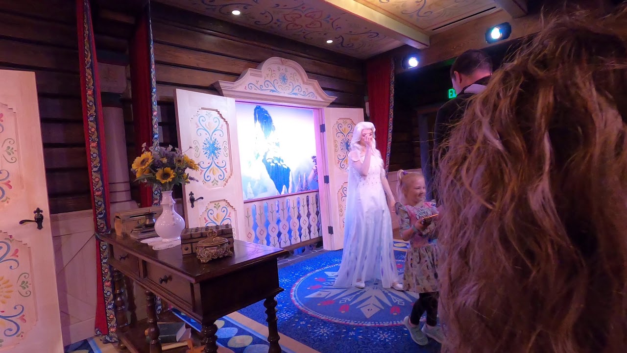 Elsa and Anna Meet with Ellen - YouTube