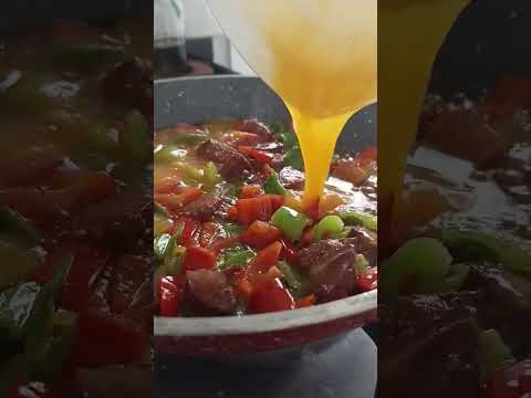 Efsane lezzet: Biberli, sucuklu yumurta bir de Kaşar 😅 #sucukluyumurta #sucuk #kahvaltı #yumurta