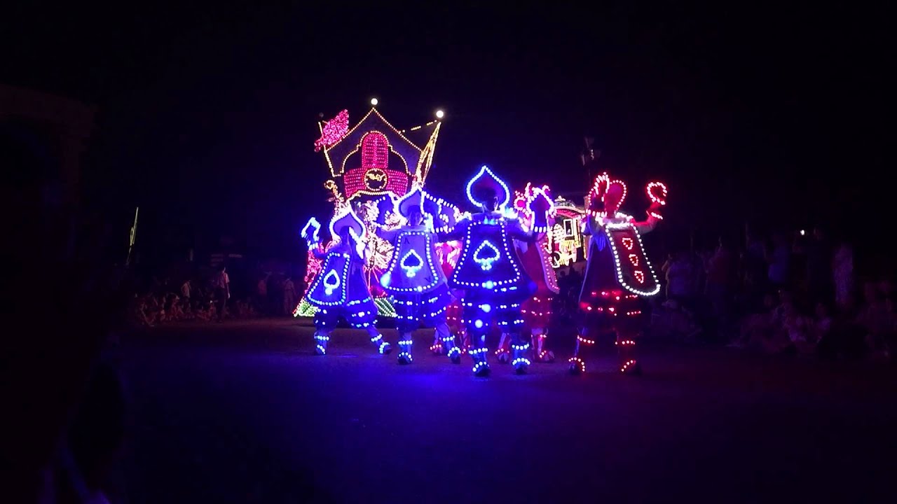 everland moonlight parade - YouTube