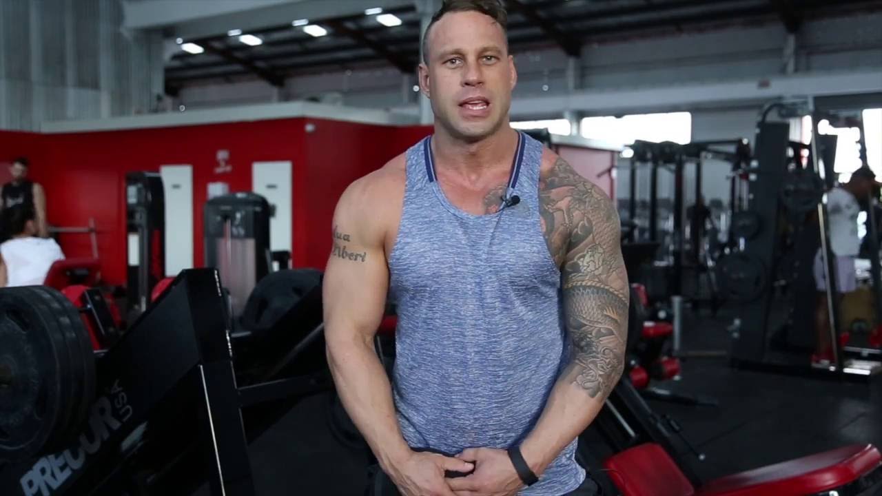 Joe Pitt Hitting Glutes and Hams - World Gym Brisbane - YouTube