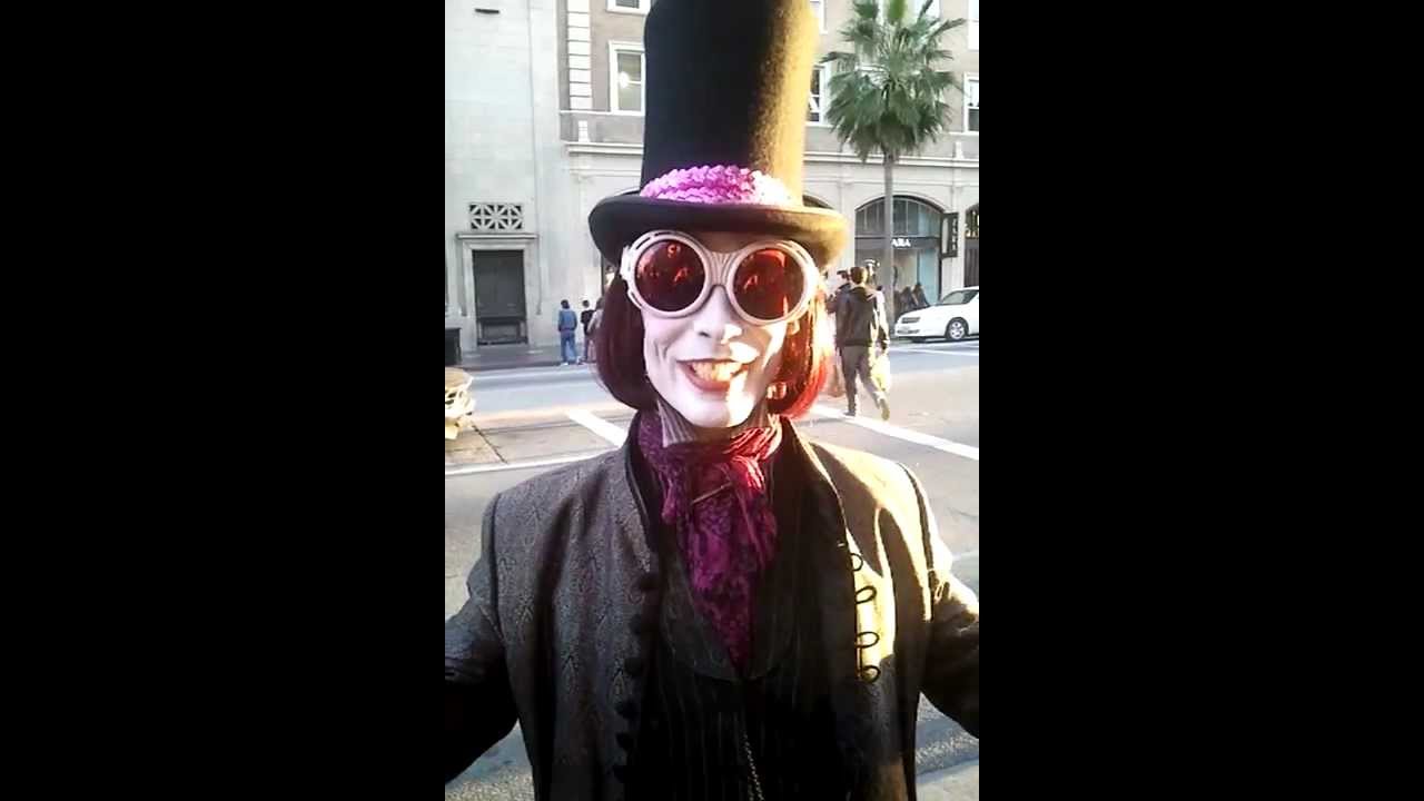 Willy Wonka Johnny Dep in Hollywood - YouTube